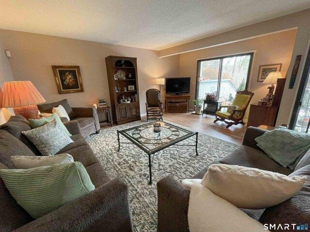 condo with 2 bedroom, Southbury CT DLS102476529