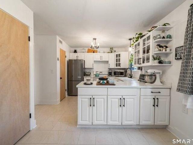 condo with 2 bedroom, Southbury CT DLS102800313