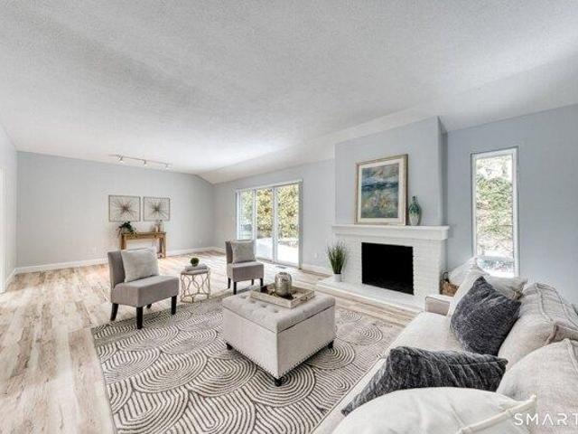 condo with 2 bedroom, Southbury CT DLS102800624