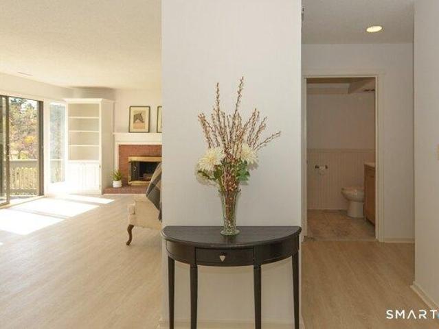 condo with 2 bedroom, Southbury CT DLS103100149