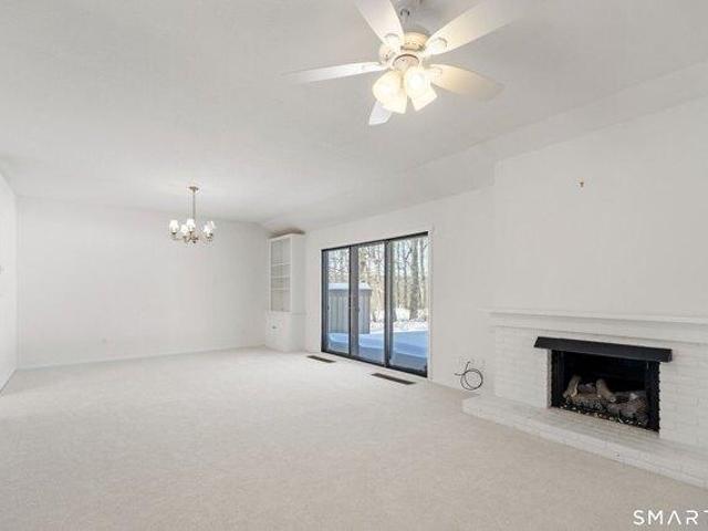 condo with 2 bedroom, Southbury CT DS102025720
