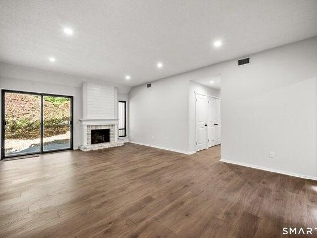condo with 2 bedroom, Southbury CT DS102345371