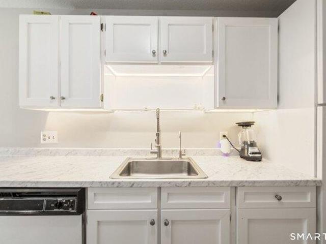 condo with 2 bedroom, Southbury CT DS104377078