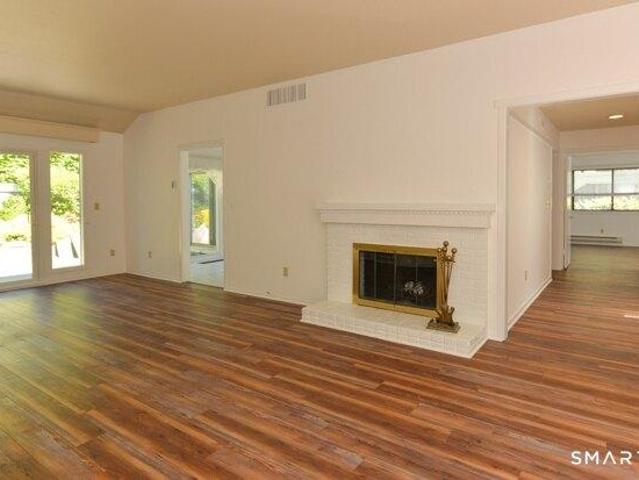 condo with 2 bedroom, Southbury CT ES102823630