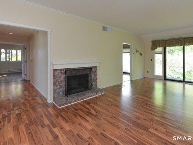 condo with 2 bedroom, Southbury CT ES103929710