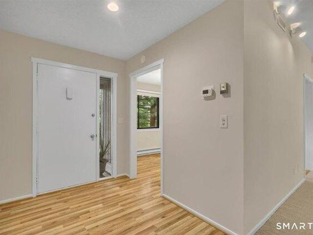 condo with 2 bedroom, Southbury CT ES103929084