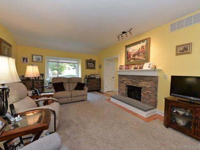 condo with 2 bedroom, Southbury CT ES103069537