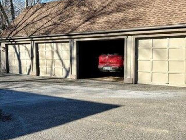 condo with 2 bedroom, Southbury CT ES103188593