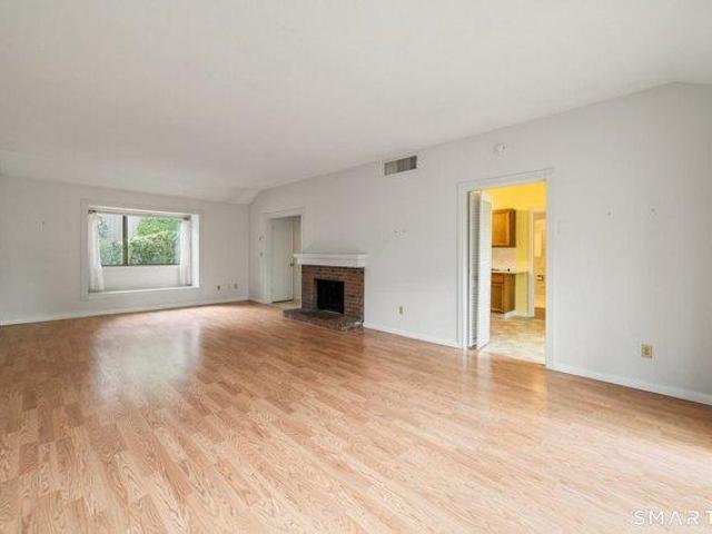 condo with 2 bedroom, Southbury CT ES104408078