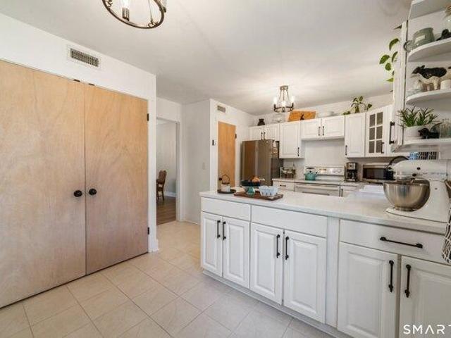 condo with 2 bedroom, Southbury CT ES104189686