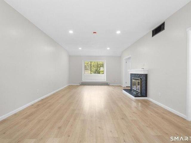 condo with 2 bedroom, Southbury CT ES105112816