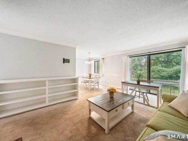 condo with 2 bedroom, Southbury CT ES105124617
