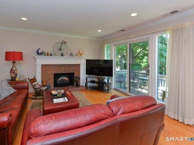 condo with 2 bedroom, Southbury CT ES105125672