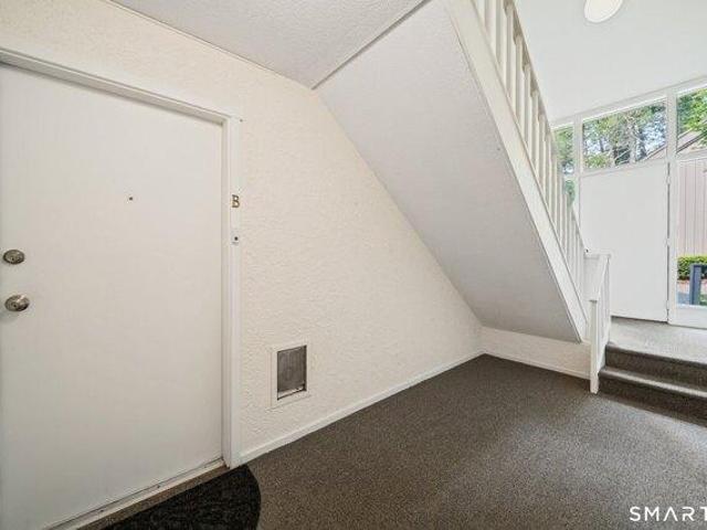 condo with 2 bedroom, Southbury CT ES105125228