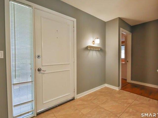condo with 2 bedroom, Southbury CT ES105159743