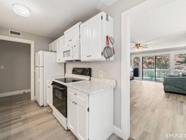 condo with 2 bedroom, Southbury CT ES105160394