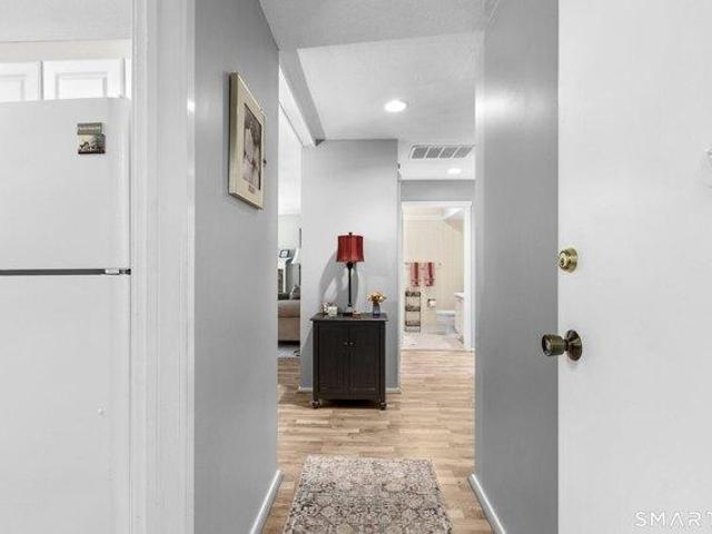 condo with 2 bedroom, Southbury CT ES105172423