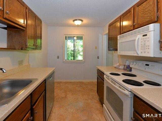 condo with 2 bedroom, Southbury CT ES105202757