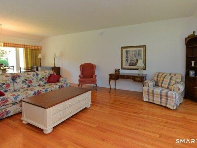 condo with 2 bedroom, Southbury CT ES105202331