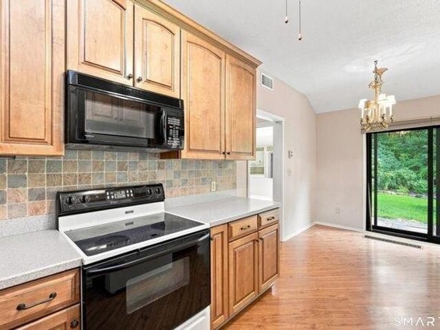 condo with 2 bedroom, Southbury CT ES105206463
