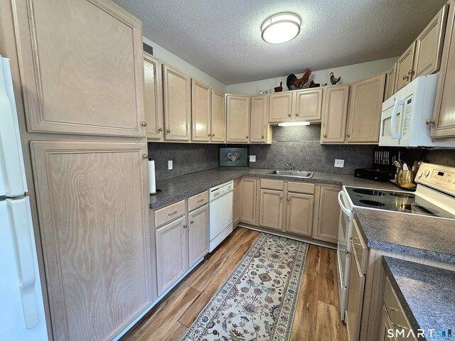 condo with 2 bedroom, Southbury CT ES105207383