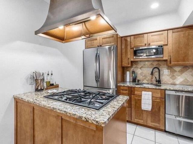 condo with 2 bedroom, Springfield MA ES105205253