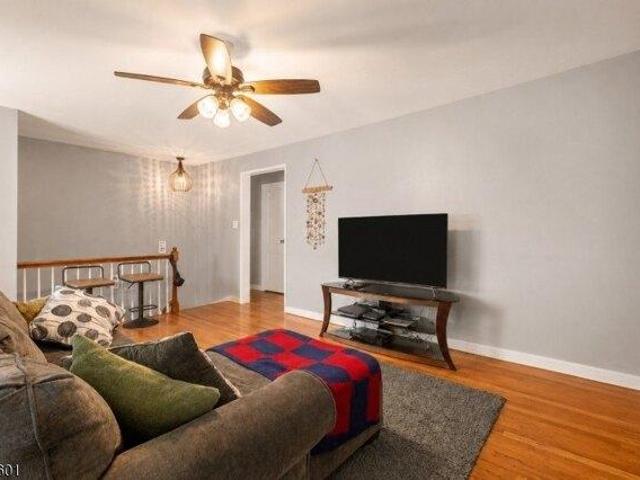 condo with 2 bedroom, Springfield NJ ES105175017