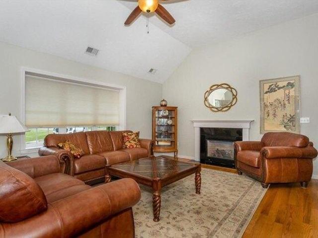 condo with 2 bedroom, Stoughton MA ES104079176