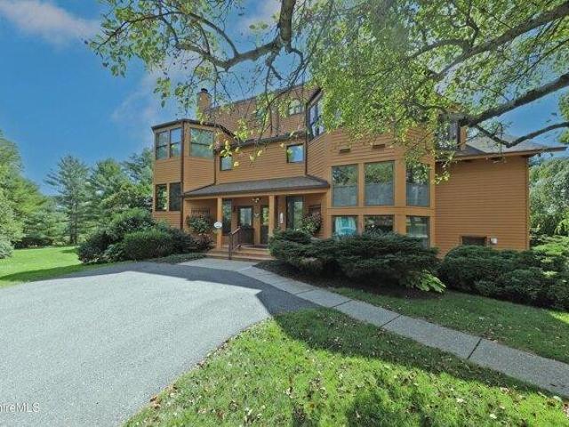 condo with 2 bedroom, Stockbridge MA DS102088997