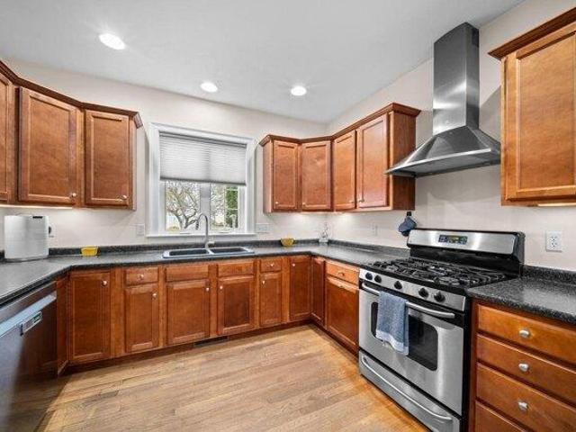 condo with 2 bedroom, Stratham NH DS102409309