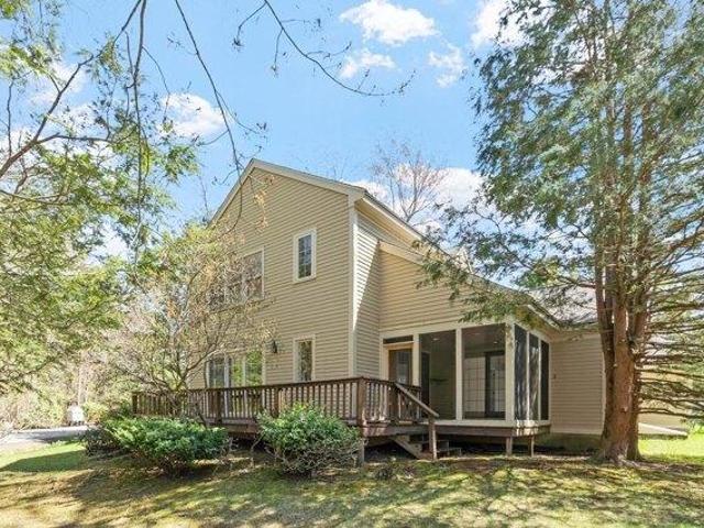 condo with 2 bedroom, Stratham NH ES104650422