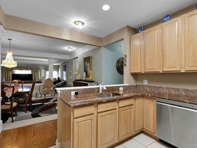 condo with 2 bedroom, Suffern NY ES105192232