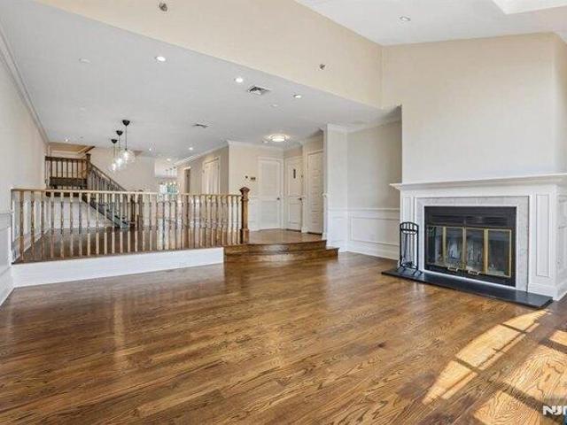 condo with 3 bedroom, Teaneck NJ ES105123976