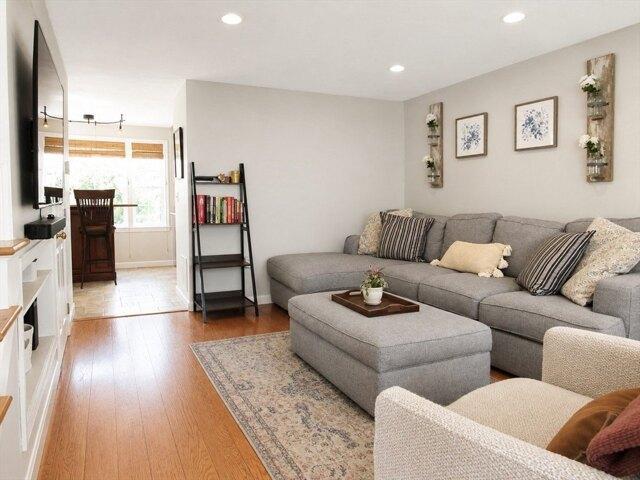 condo with 3 bedroom, Tewksbury MA ES105107979