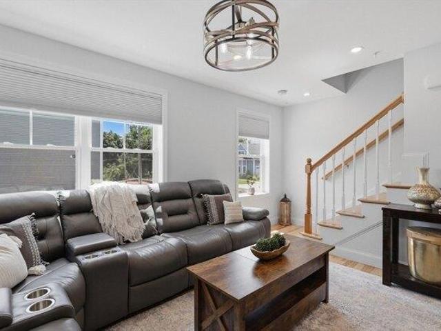 condo with 3 bedroom, Tewksbury MA ES105207750