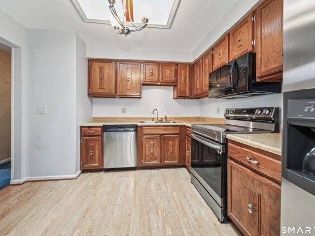 condo with 3 bedroom, Torrington CT ES105113213