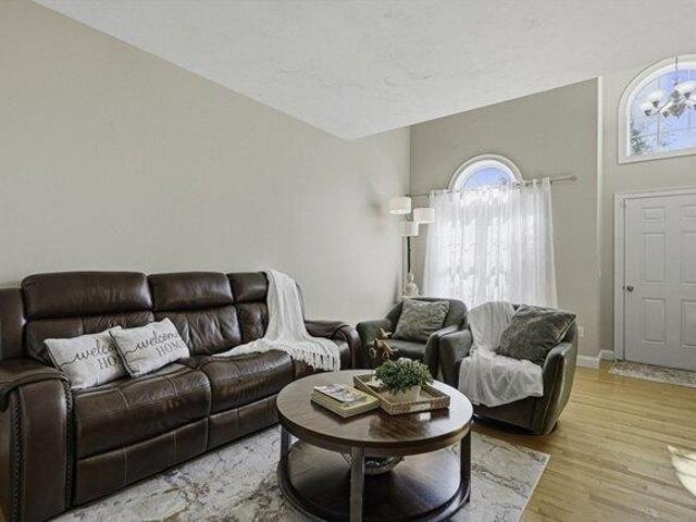 condo with 3 bedroom, Upton MA ES104849536