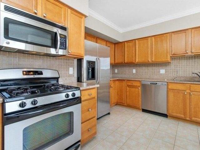 condo with 3 bedroom, Waltham MA ES104077134