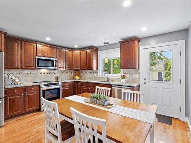 condo with 3 bedroom, Waltham MA ES104299234