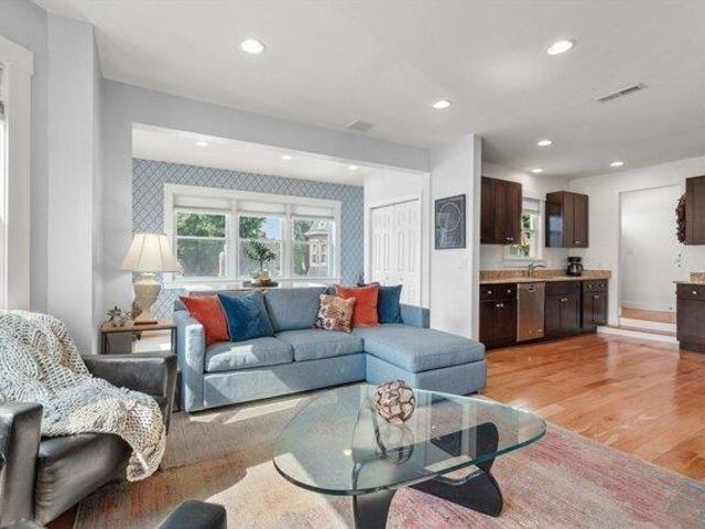 condo with 3 bedroom, Waltham MA ES104482272