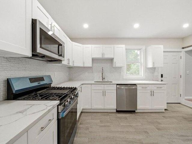 condo with 3 bedroom, Waltham MA ES105156753