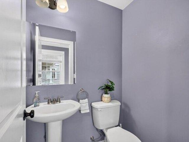 condo with 3 bedroom, Waltham MA ES105159959