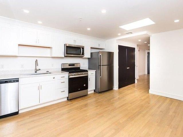 condo with 3 bedroom, Waltham MA ES103887717