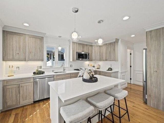 condo with 3 bedroom, Waltham MA ES103931105