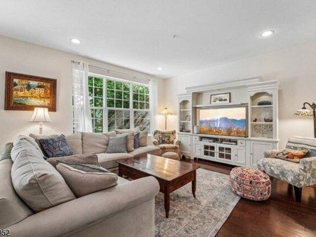 condo with 3 bedroom, Waldwick NJ ES105190118