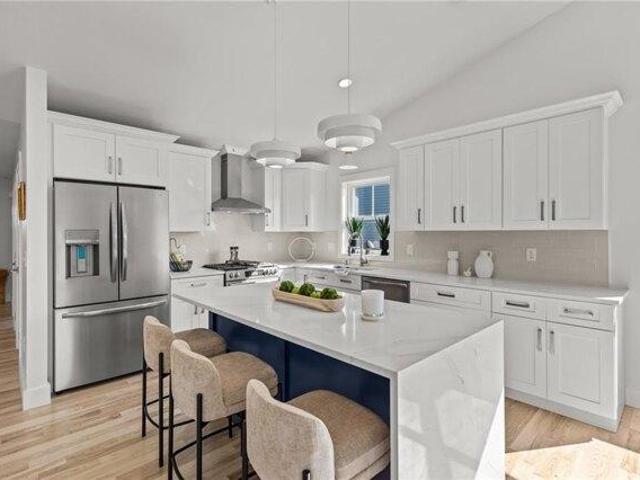 condo with 3 bedroom, Warwick RI ES105124216