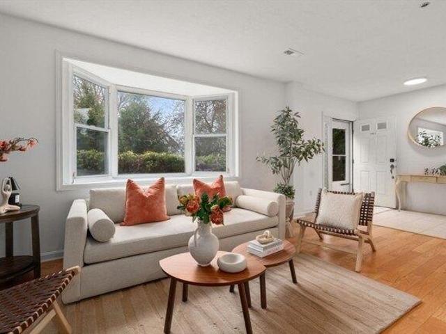 condo with 3 bedroom, Watertown MA ES102824247