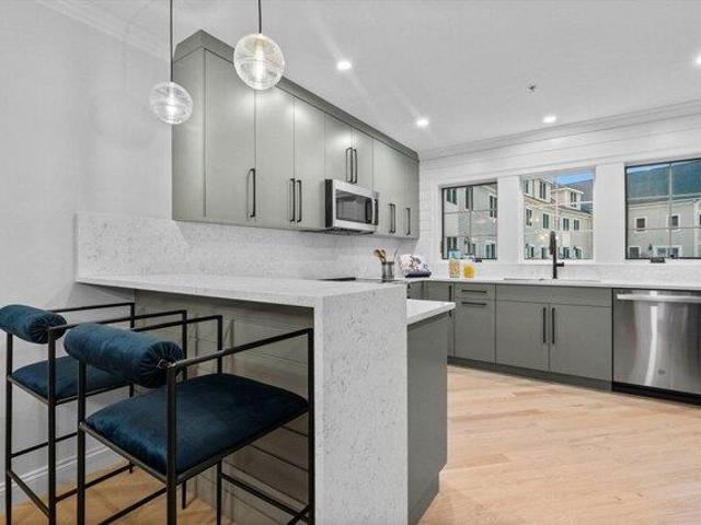 condo with 3 bedroom, Watertown MA ES102961121