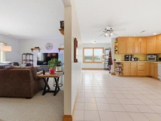 condo with 3 bedroom, Watertown MA ES103965999
