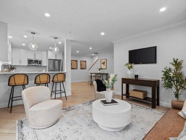 condo with 3 bedroom, Watertown MA ES104898581